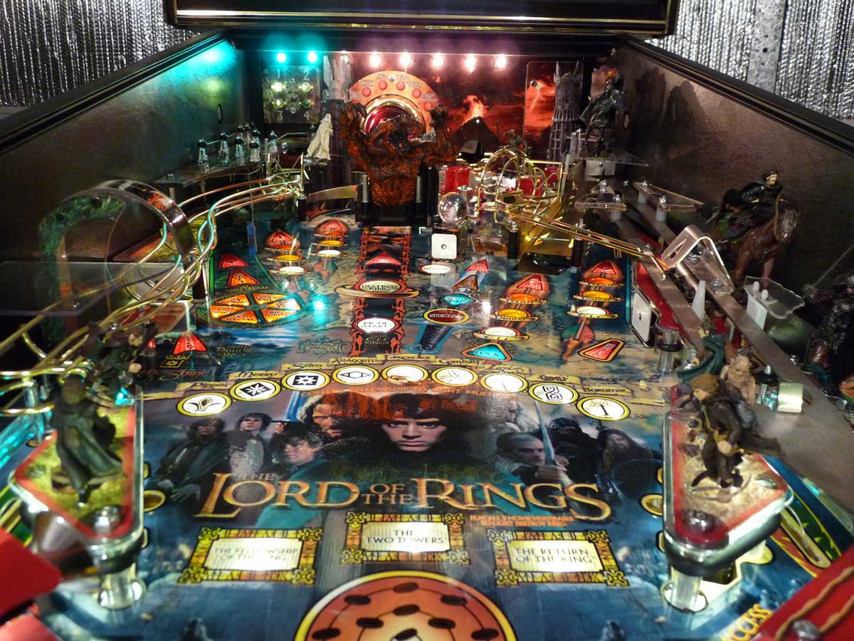 Lord of the Rings Pinball Machine - Game Room Planet