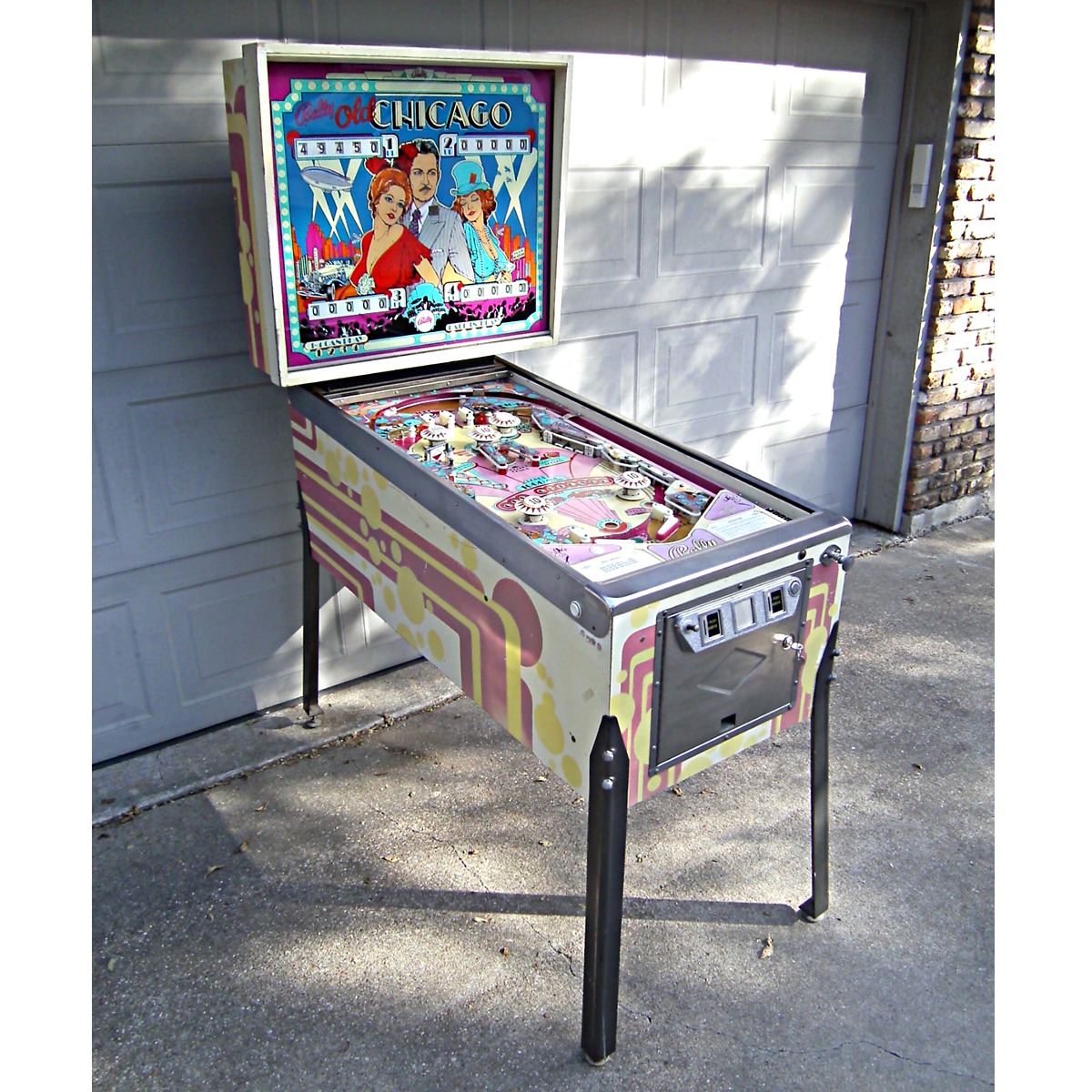 Old Chicago Pinball Machine - Game Room Planet